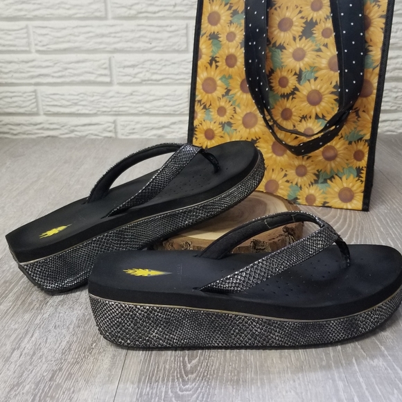 Volatile | Shoes | Volatile Platform Flip Flops | Poshmark